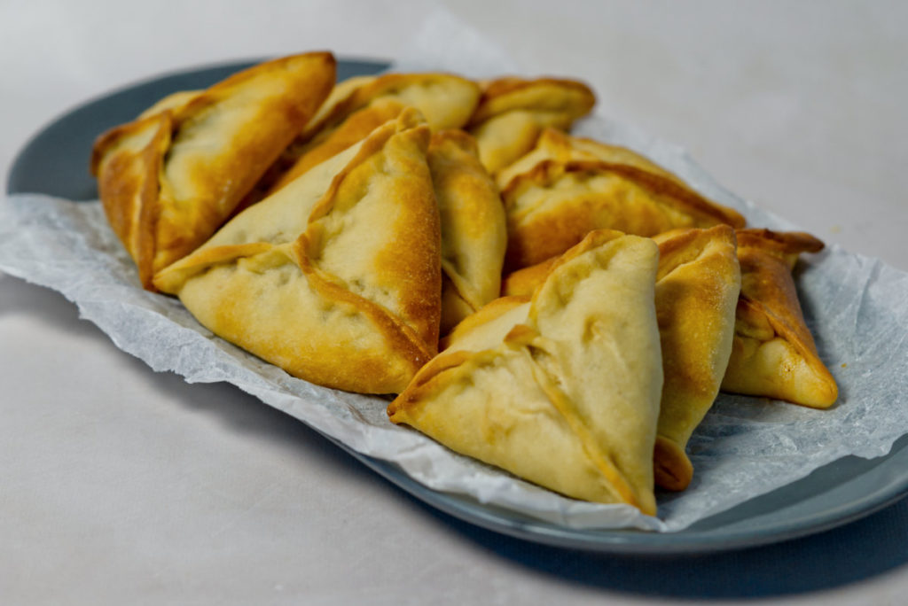 Fatayer bi Sabanekh (Lebanese Spinach Pie - فطائر)